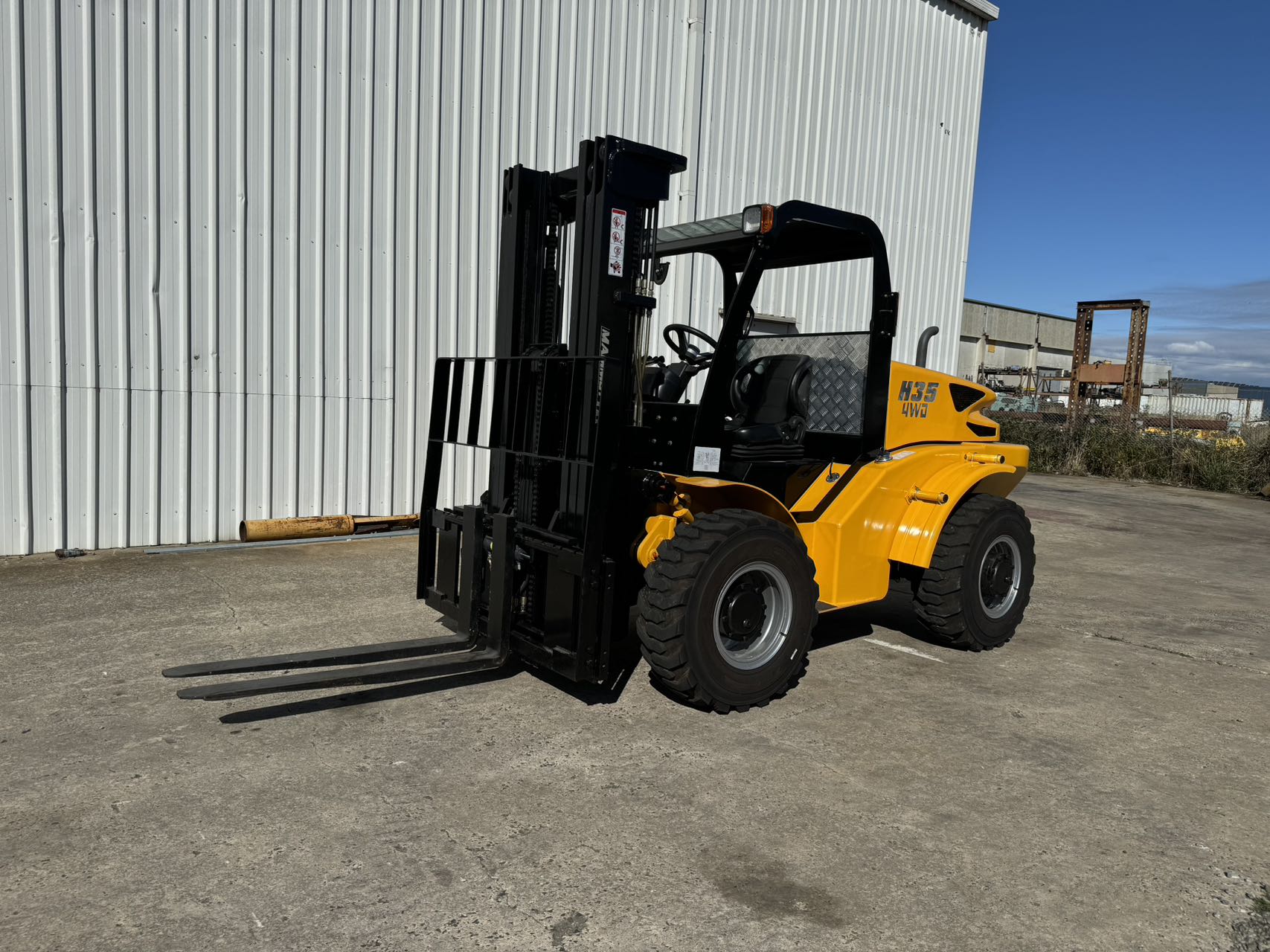 Mammut H35C 4WD Rough Terrain Forklift - Pickman Equipment